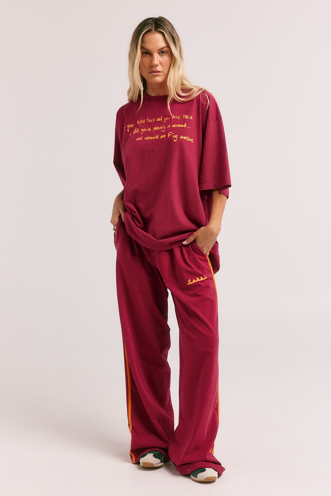 THE VERY OVERSIZED DRUNKEN MERMAID TEE - MAROON – SABBI