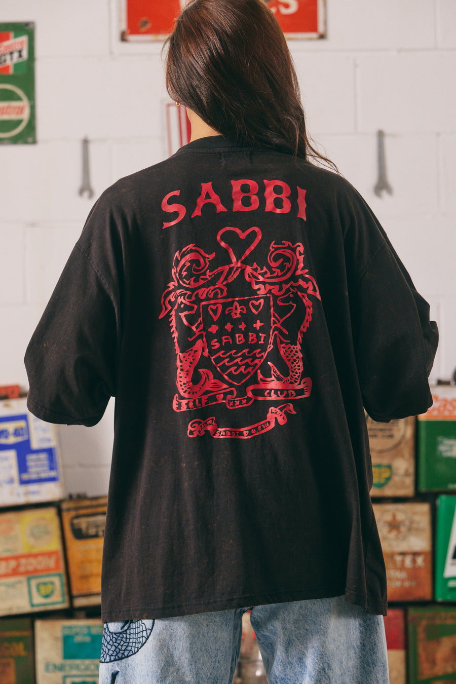 THE VERY OVERSIZED RACING BADGE TEE - BLACK – SABBI