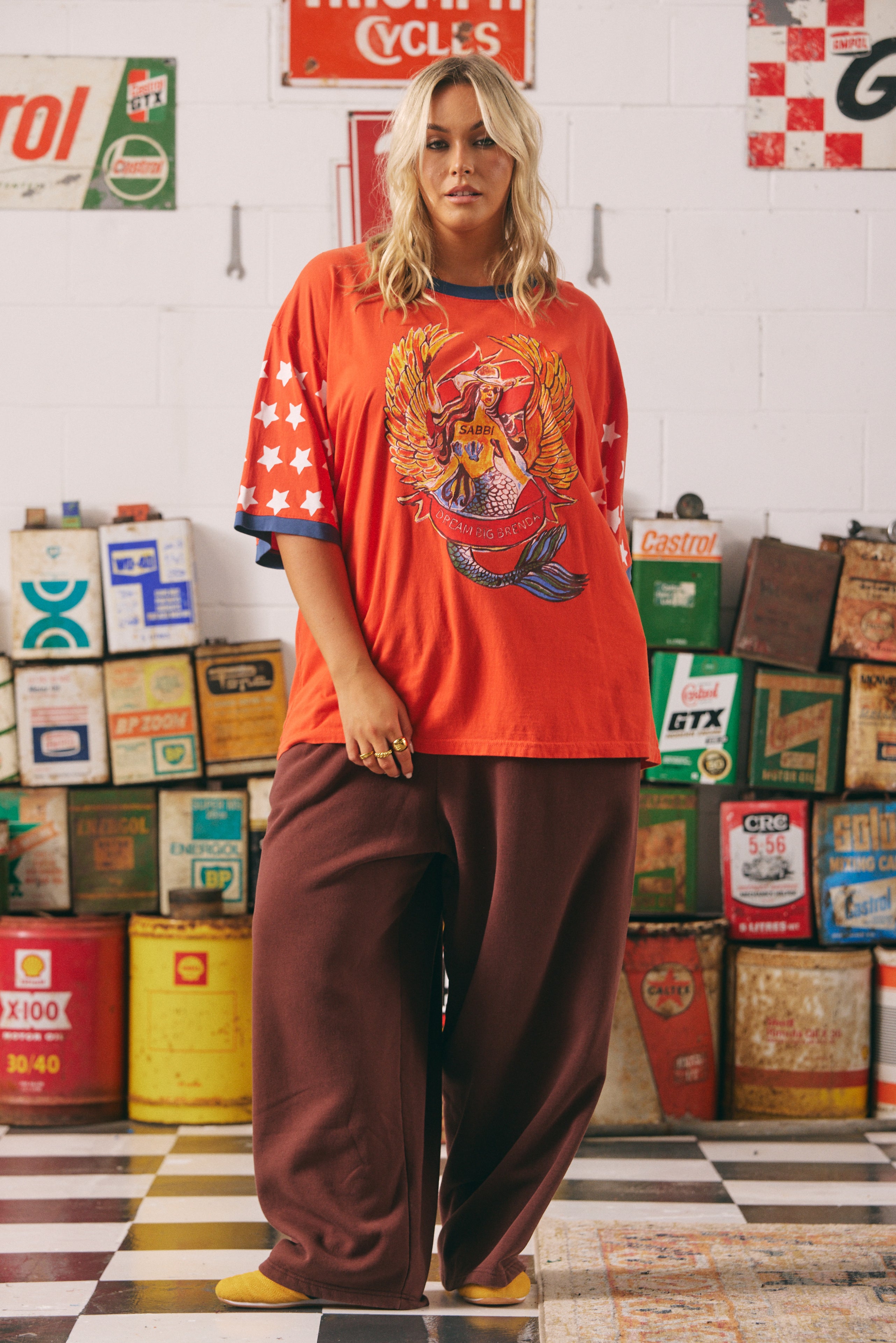 THE VERY OVERSIZED VINTAGE DREAM BIG BRENDA TEE - RED – SABBI