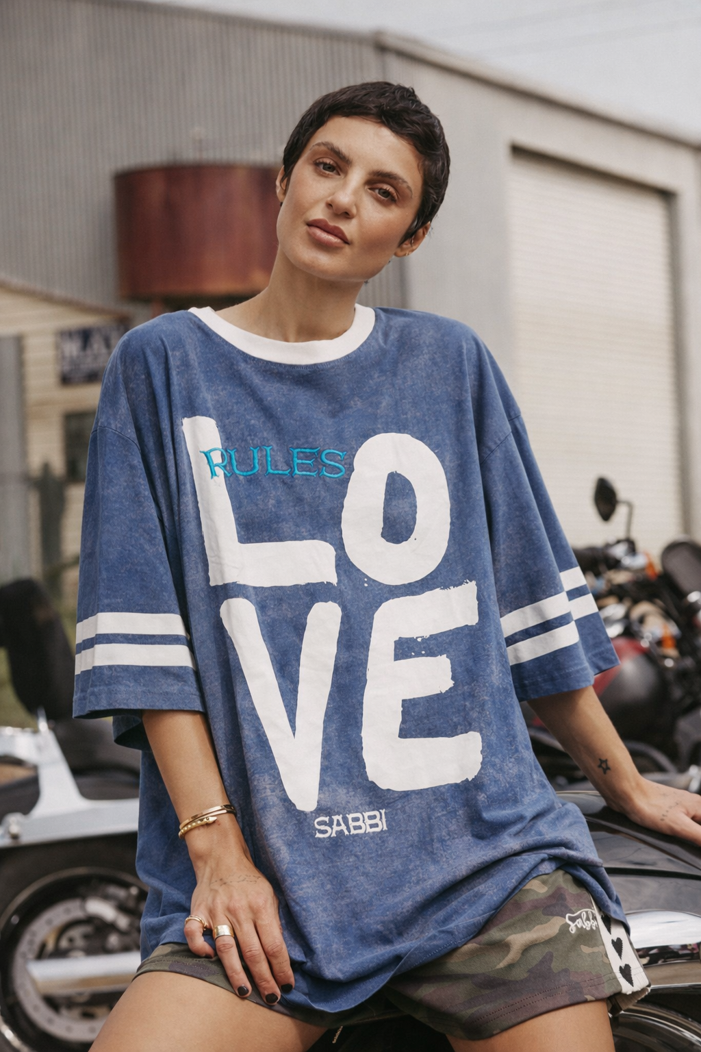 Sabbi | The Very Oversized Love Revolution Tee - Blue – SABBI