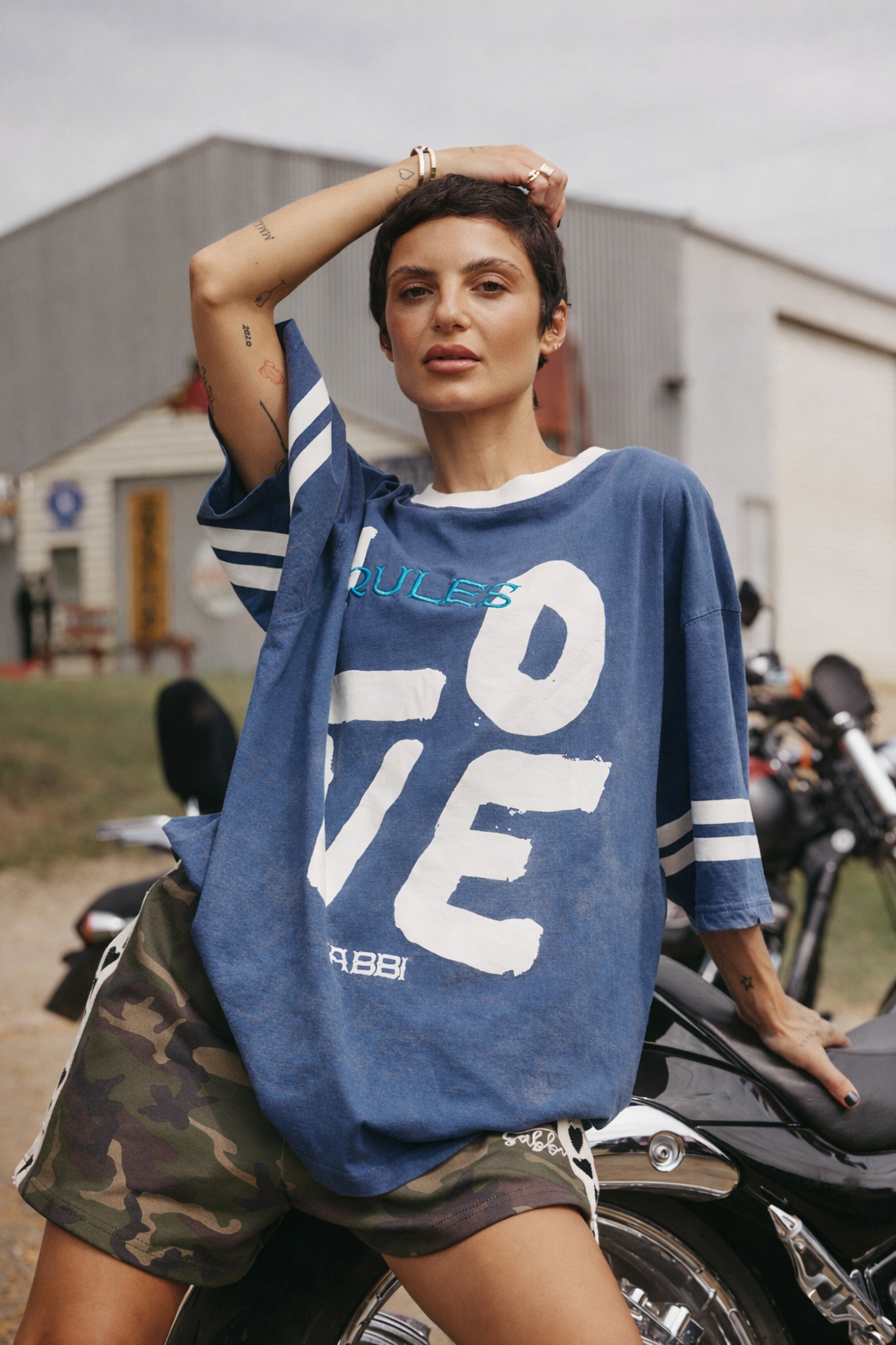 Sabbi | The Very Oversized Love Revolution Tee - Blue – SABBI
